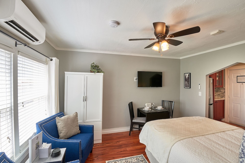 Above The Downtown Scene Stay At The Yamhill Flats: Suite 4 - Oregon