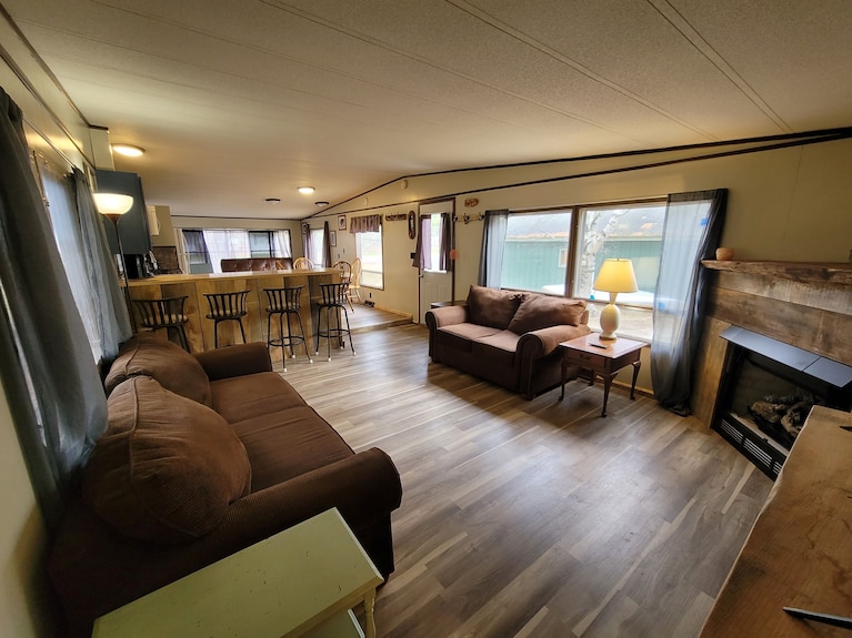 Retraite Isolée Avec Accès à La Rivière Près De La Plage Du Lac Supérieur Et Des Rochers - Michigan