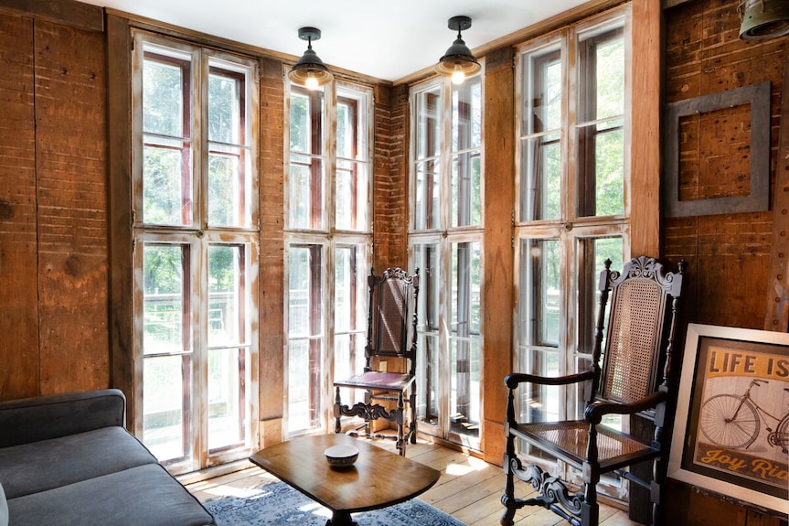 Stunning Artisan Waterfall Escape, Walk Downtown - 康乃狄格