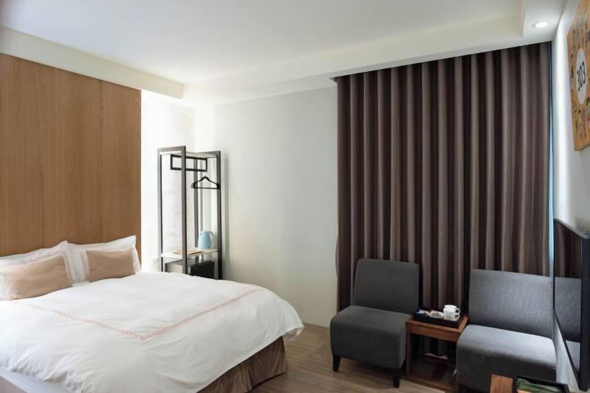 Cortinas blackout, quartos à prova de som, Wi-Fi de cortesia