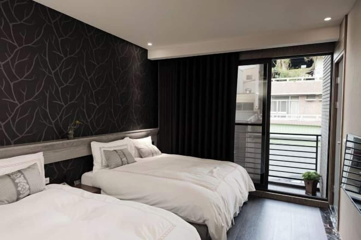 Cortinas blackout, quartos à prova de som, Wi-Fi de cortesia