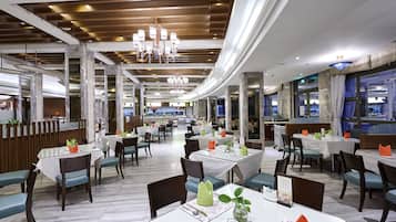 Pequeno-almoço tipo buffet diário (108 CNY por pessoa)