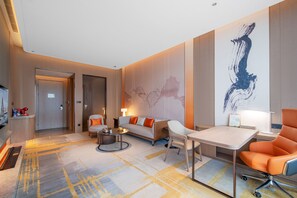 Suite Premier, vista para o lago | Roupa de alta qualidade, minibar grátis, cofre no quarto, secretária 