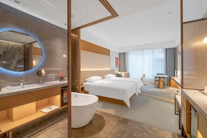 Roupa de alta qualidade, minibar grátis, cofre no quarto, secretária 