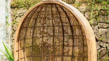 Piscina exterior, espreguiçadeiras