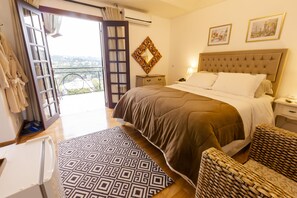 Apartamento Luxo | Roupa de alta qualidade, minibar, cofre no quarto 