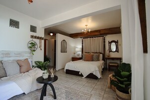 Estúdio Familiar, vista para a montanha | 1 quarto, com decoração personalizada, com mobília individualizada 