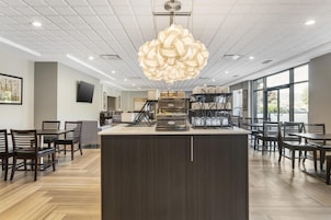 Café da manhã completo grátis todos os dias