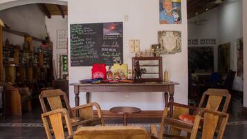 Pequeno-almoço inspirado na cozinha local diário incluído