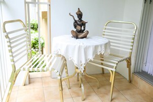 Apartamento luxo, 1 cama King, terraço, no jardim | Terraço/pátio