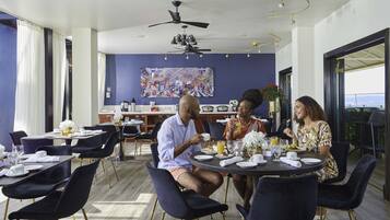 Pequeno-almoço completo diário incluído