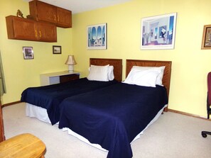 Apartamento em Condomínio Fechado, várias camas (Mountainside 2 Bed 2 Bath MSBD) | 2 quartos, com decoração personalizada, com mobília individualizada 