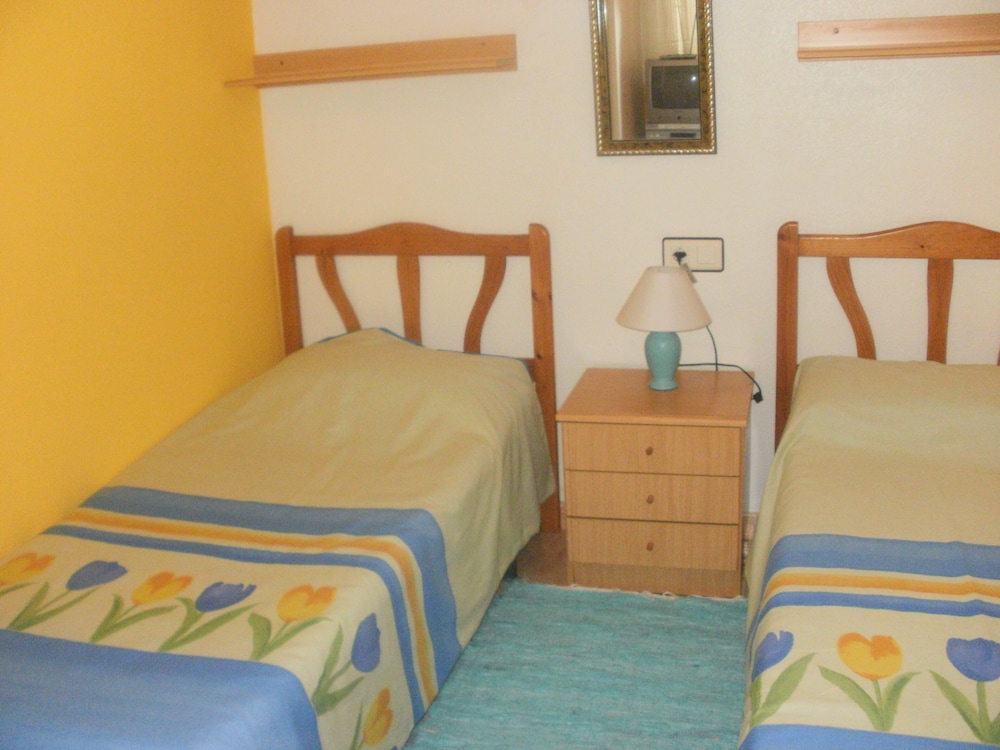 Private Bungalow With Solarium, Double And Twin Bedrooms - Quesada