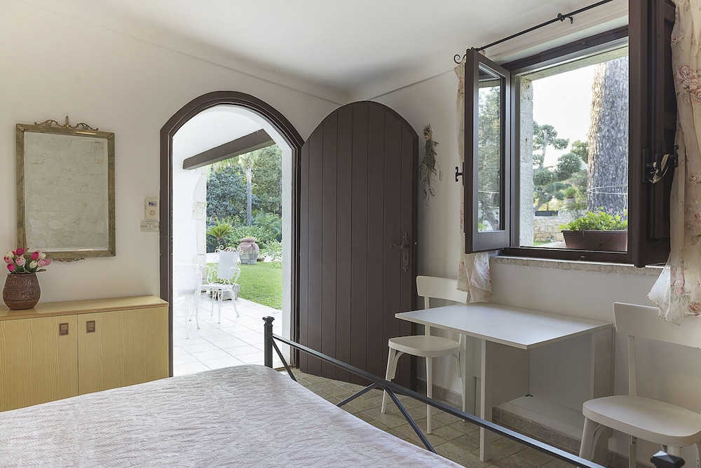 Stunning Villa Resort Nestled Among Olive Groves, Laid Out On A Private Lane - プーリア