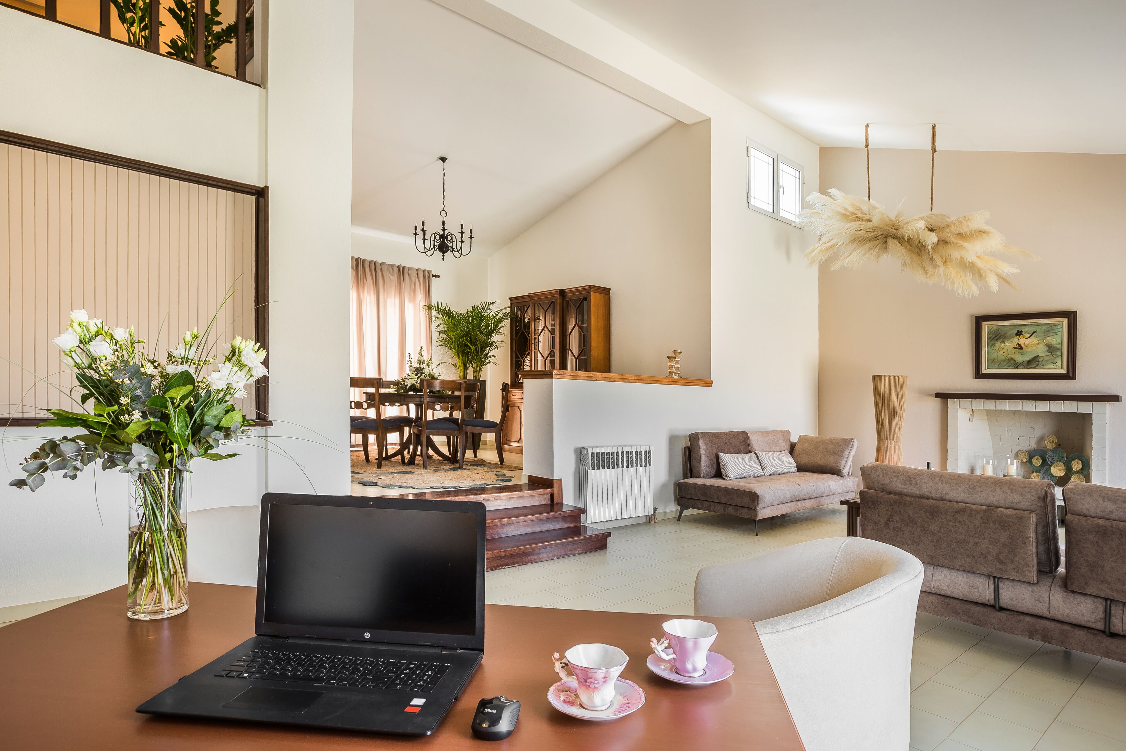 Apartamento Superior, 4 quartos, terraço | Sala de estar | Smart TV de 42 polegadas com canais por cabo, televisor 