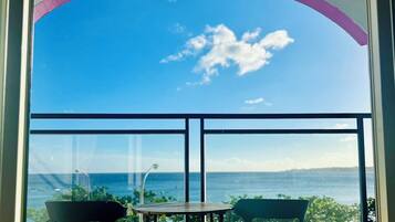 Cortinas blackout, quartos à prova de som, Wi-Fi de cortesia