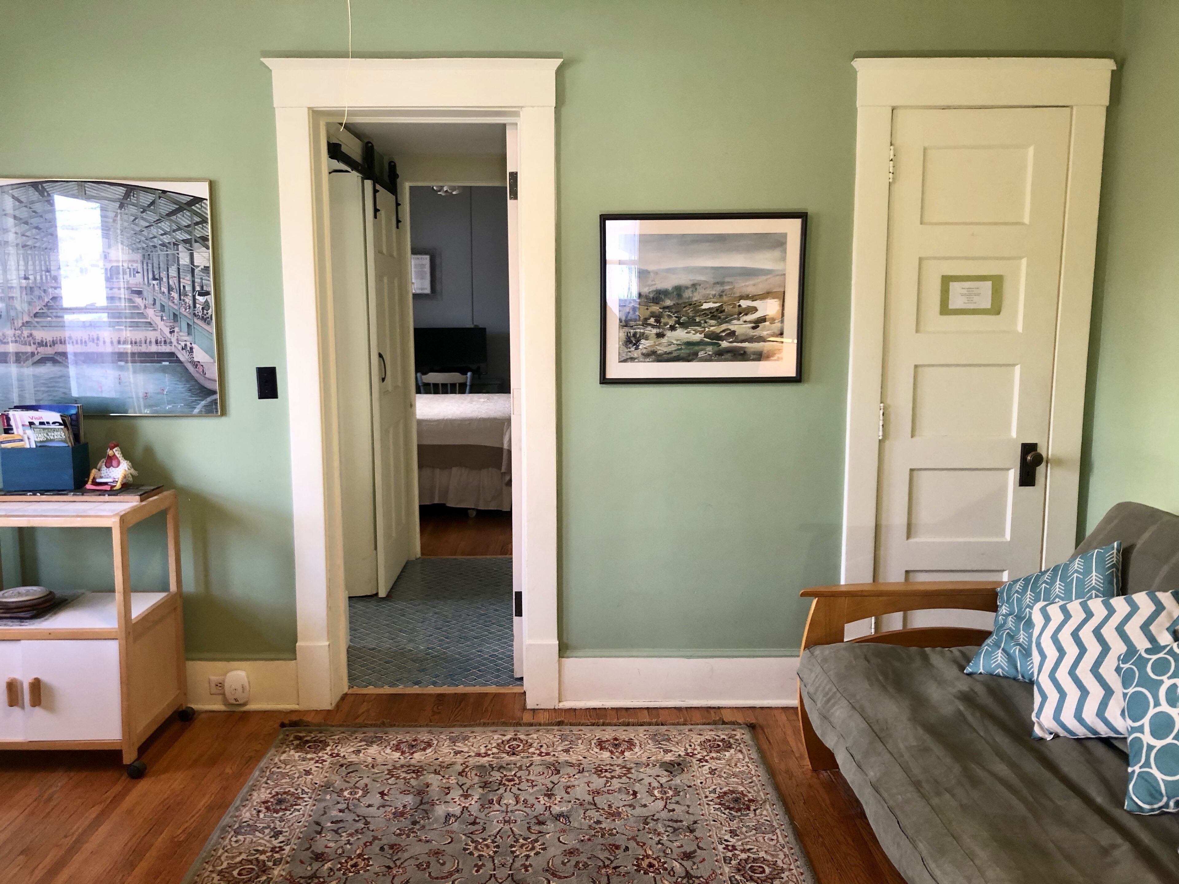 Charming, Sweet Uptown Minneapolis Apartment! - Edina