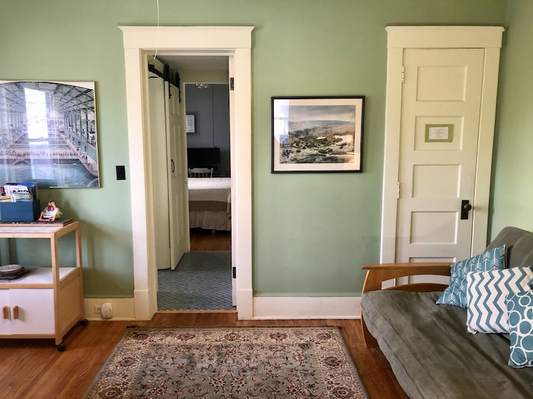 Lovely Uptown Mpls Apartment! - Minnesota