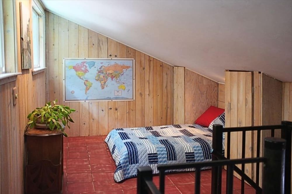 Updated Healdsburg River Cottage: Minutes From Plaza, Tasting Rooms & Vineyards - Healdsburg, CA