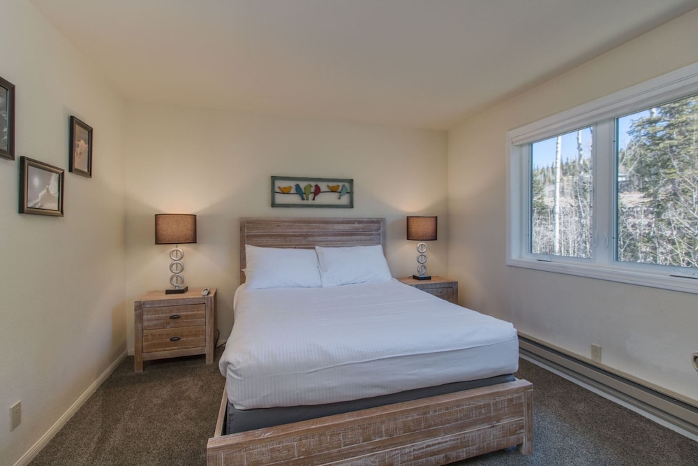 The Villas Condo #11, Short Walking Distance To The Giant Steps Lifts - Brian Head, UT