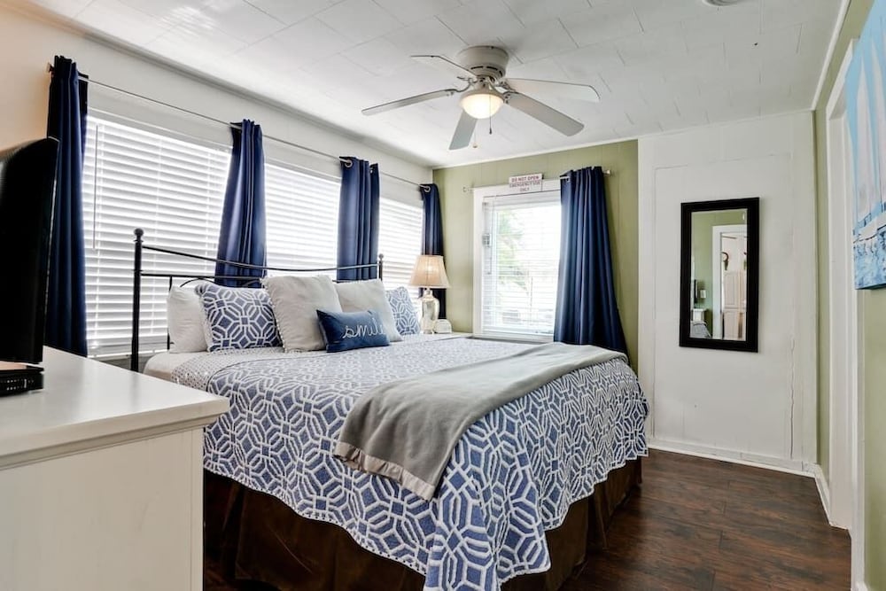 Villa Margarita Sparkles - Englewood, FL