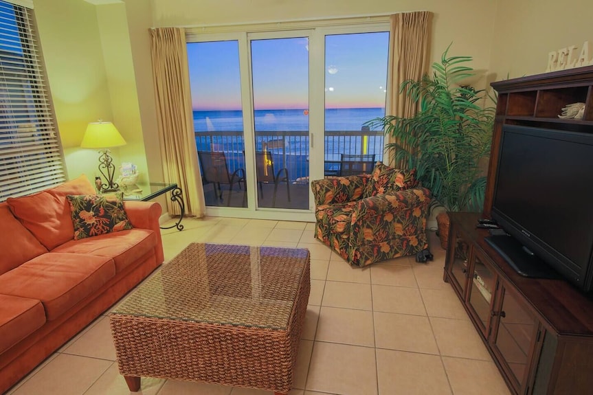 Large Oceanfront Condo, Huge Balcony, Views! - Panama City