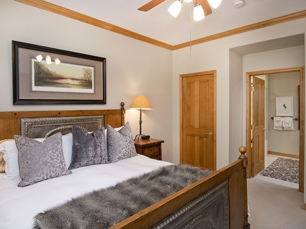Centrally Located Ski In/ski Out Vacation Condo - Edwards, CO