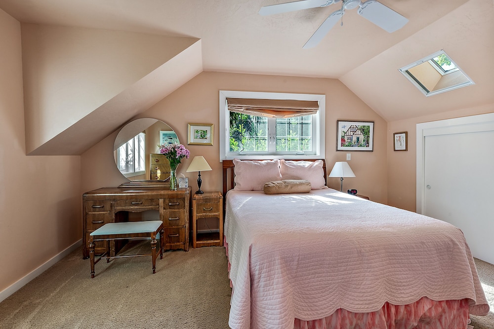 The Maple Apartment At Tudor House Vacation Rentals - Ashland, OR