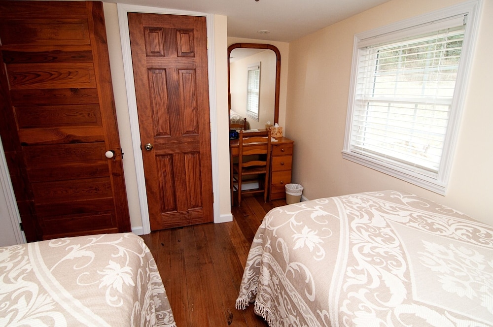The Old Campbell Farm - A Charming Slice Of 1884 History With A Modern Twist - Franklin, NC