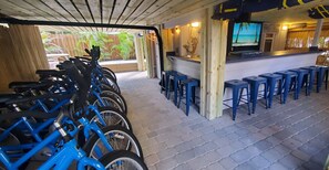 Gulf View! Tiki Bar with outdoor TV! Bikes, Kayaks & Sups! Now that's ...