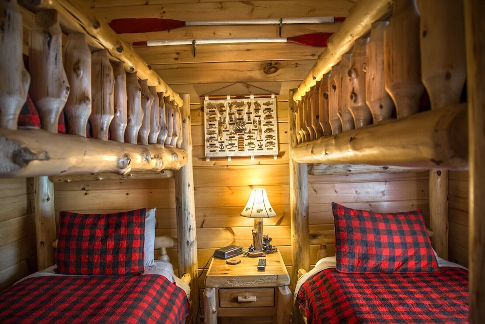 Cedar Creek Lodge- Cozy Rustic Luxury Cabin- Kingfisher Cove - Holland, MI