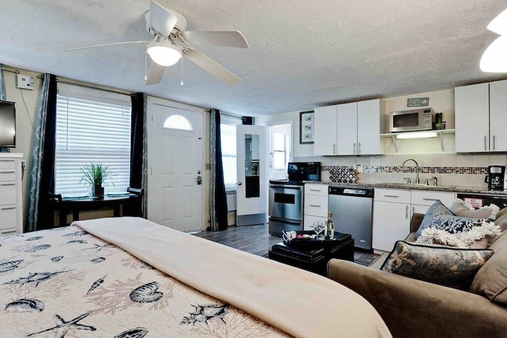 Island Life! King Bed Studio-steps To Beach - Englewood, FL