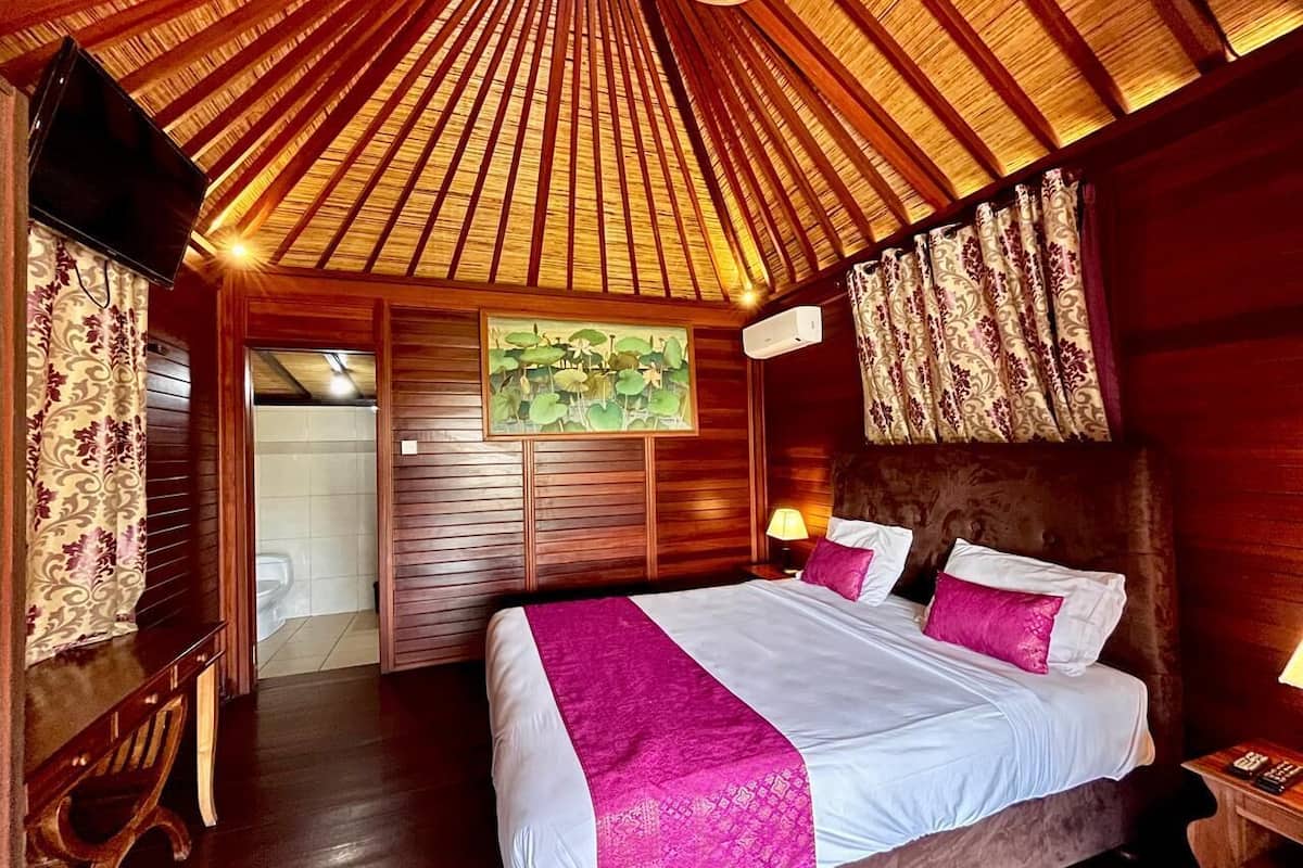 Bungalow | Secretária, cortinas/cortinados opacos, Wi-fi grátis