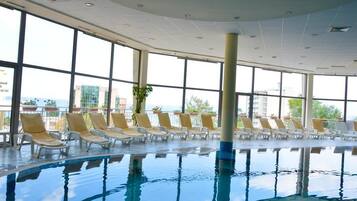 Piscina interna, piscina externa sazonal