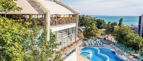 Piscina interna, piscina externa