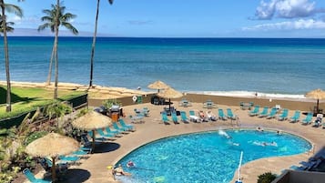 Apartamento em Condomínio Fechado, 2 quartos | Piscina | Piscina exterior, espreguiçadeiras
