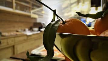 Café da manhã com buffet grátis todos os dias