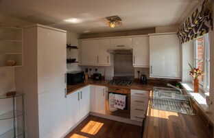 Casa Executiva, 3 quartos | Cozinha privada | Um frigorífico/congelador grande, um micro-ondas, um forno