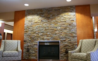 Área de estar no saguão