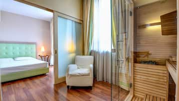 Suite Comfort, sauna (and hydromassage bathtub) | Roupa hipoalergénica, edredões de penas, minibar, cofre no quarto