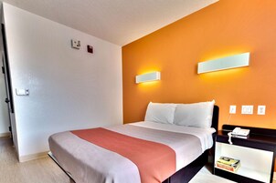 Secretária, Wi-fi grátis, roupa de cama fornecida 