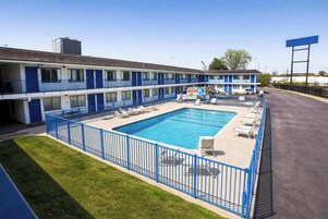 Piscina exterior sazonal 