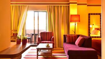 Suite Júnior | Minibar, cofre no quarto, secretária, cortinas/cortinados opacos