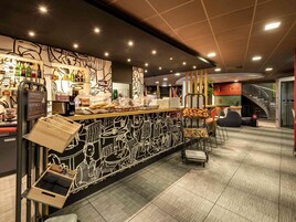 Pequeno-almoço tipo buffet diário mediante uma taxa 
