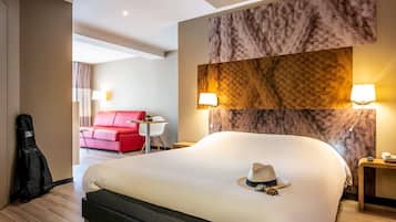 Secretária, secretária adequada para computadores portáteis