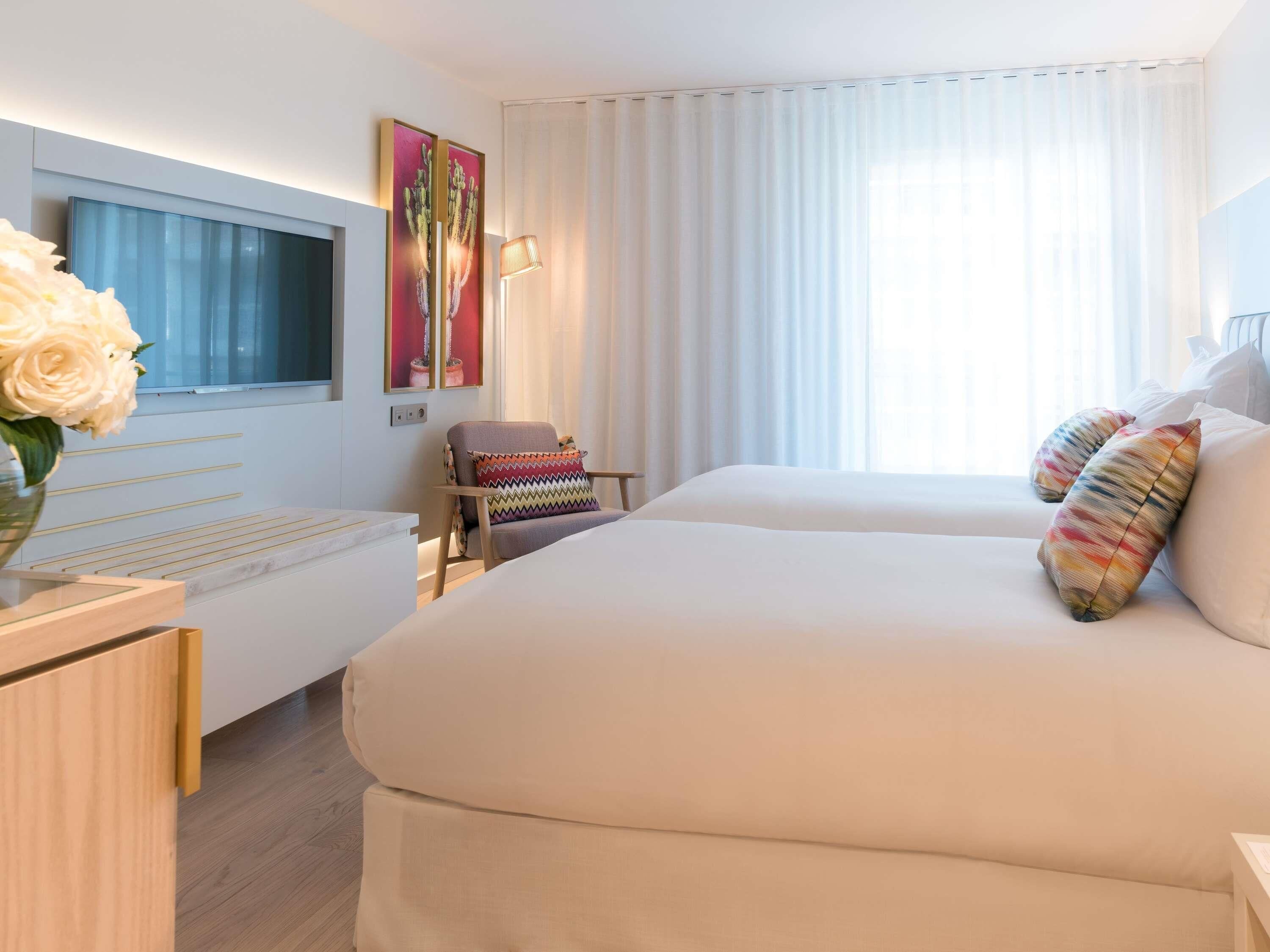 Quarto luxo, 2 camas de solteiro, sacada | Roupas de cama premium, frigobar, cofres nos quartos