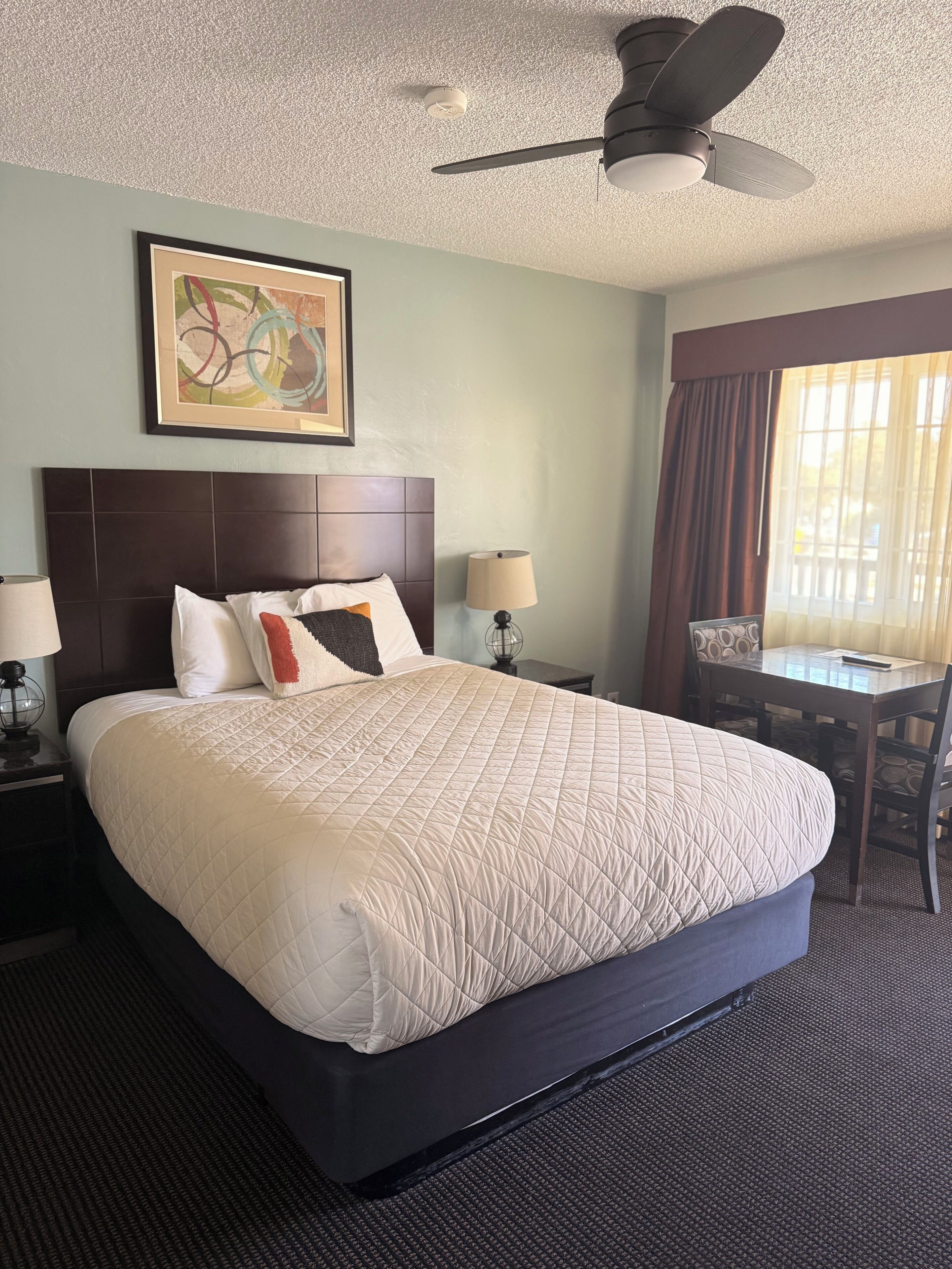 Quarto Tradicional, 1 cama queen-size | Roupa de alta qualidade, cortinas/cortinados opacos, Wi-fi grátis 
