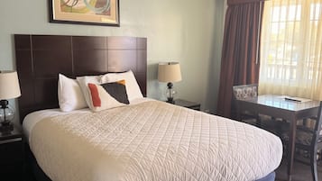 Quarto Tradicional, 1 cama queen-size | Roupa de alta qualidade, cortinas/cortinados opacos, Wi-fi grátis