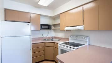 Quarto Deluxe, 1 cama queen-size, não fumadores, kitchenette | Kitchenette privada