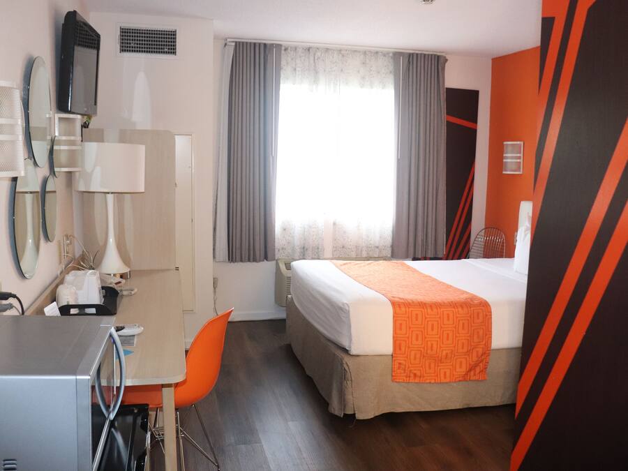 Quarto Standard, 1 cama queen-size, não fumadores | Secretária, cortinas/cortinados opacos, camas desdobráveis